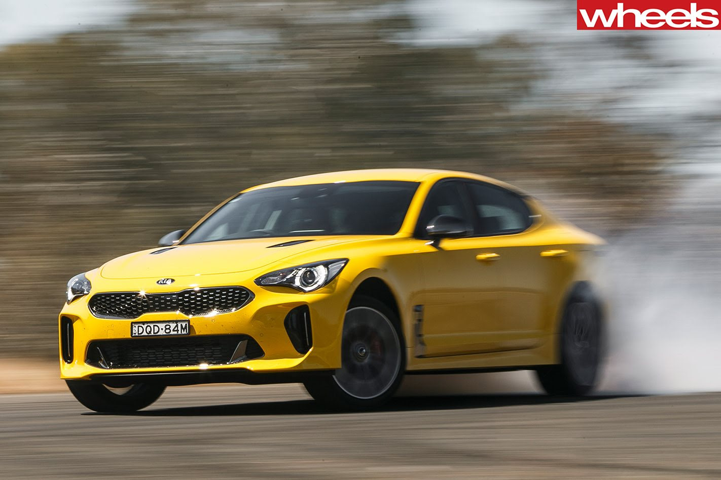 Stinger 330Si versus Commodore SS V • Peter Lloyd - Car Broker